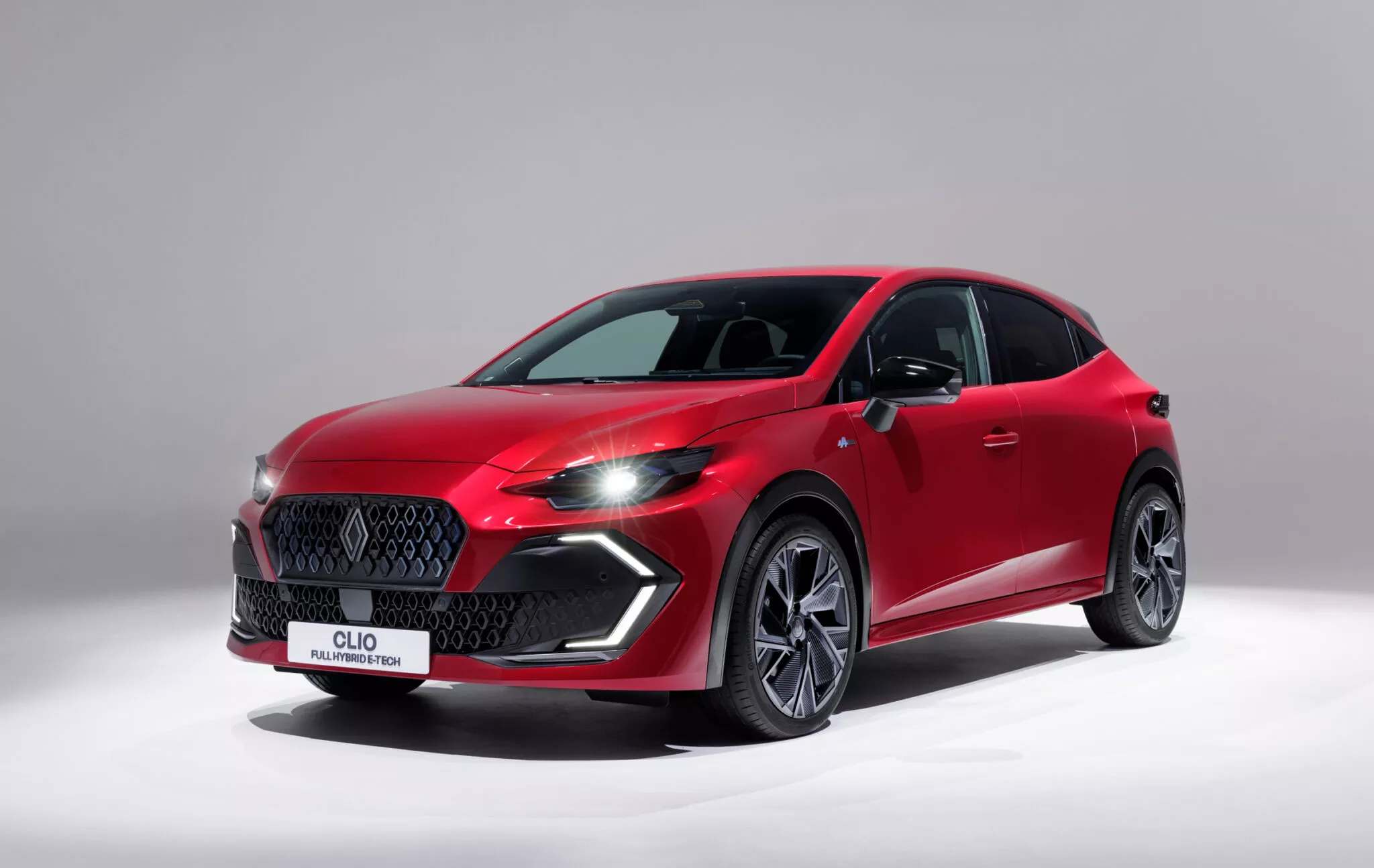 Renault’s New Clio Shows Off a Retro Nose With ’80s Attitude and Modern ...