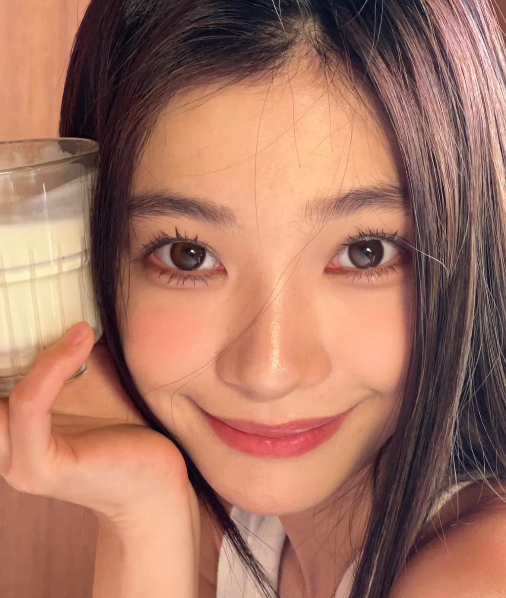 중국판 인스타에서 팔로워 456만명 보유한 웃는 게 매력적인 고양이상 모델 @yimengling