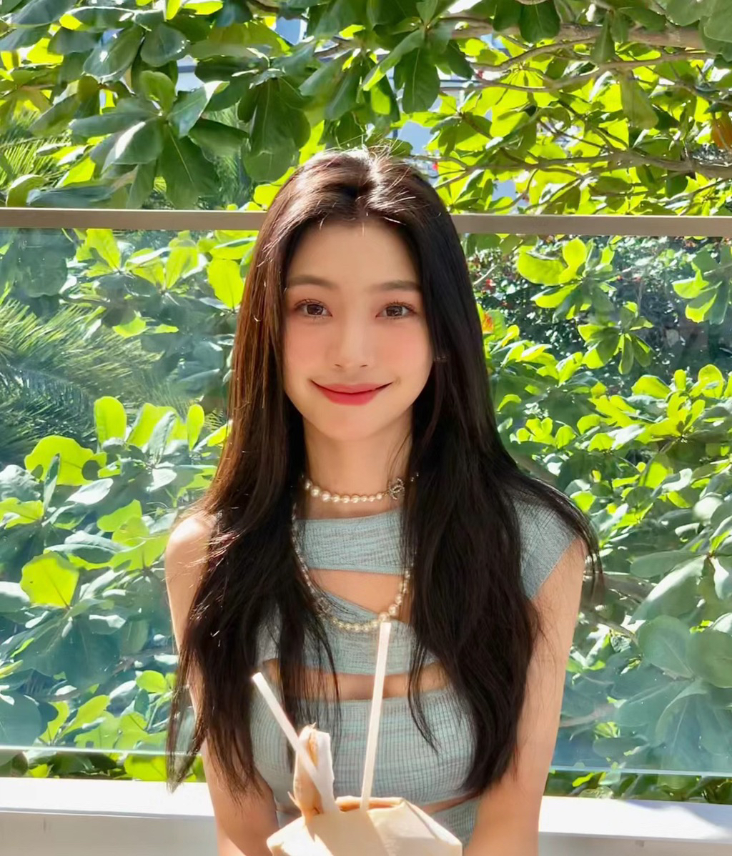 중국판 인스타에서 팔로워 456만명 보유한 웃는 게 매력적인 고양이상 모델 @yimengling