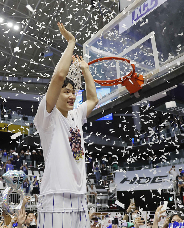 프로농구 KCC, 13년 만에 챔프전 우승 ··· MVP 허웅