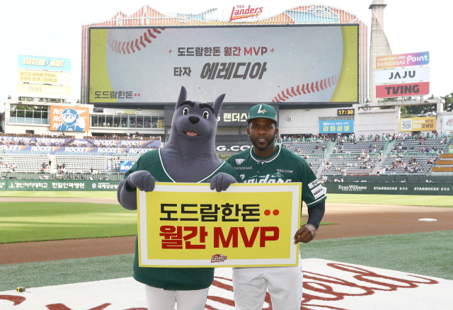 SSG, 도드람한돈 7월 MVP에 ‘ERA 1.80’ 앤더슨·'타율 0.355' 에레디아 선정