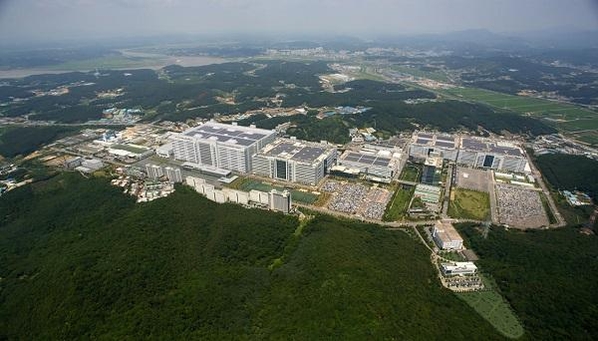 LGD, 3Q 영업손실 806억…전년比 적자폭 축소