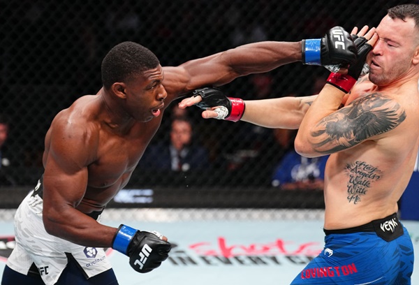 UFC 웰터급 랭킹 9위 버클리, 6위 코빙턴에 TKO승…세대교체 알렸다