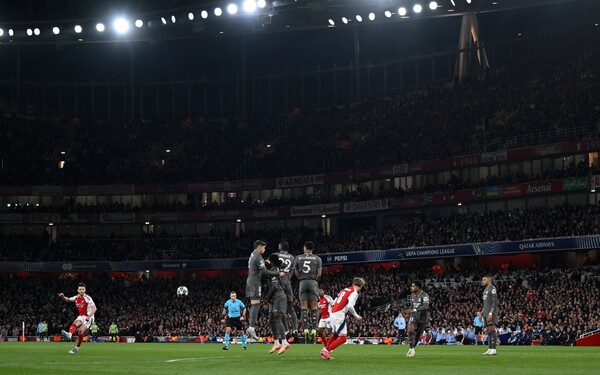 ‘라이스 프리킥 2골’ 아스널, 레알 3-0 완파...UCL 4강 눈앞 | 싱글리스트