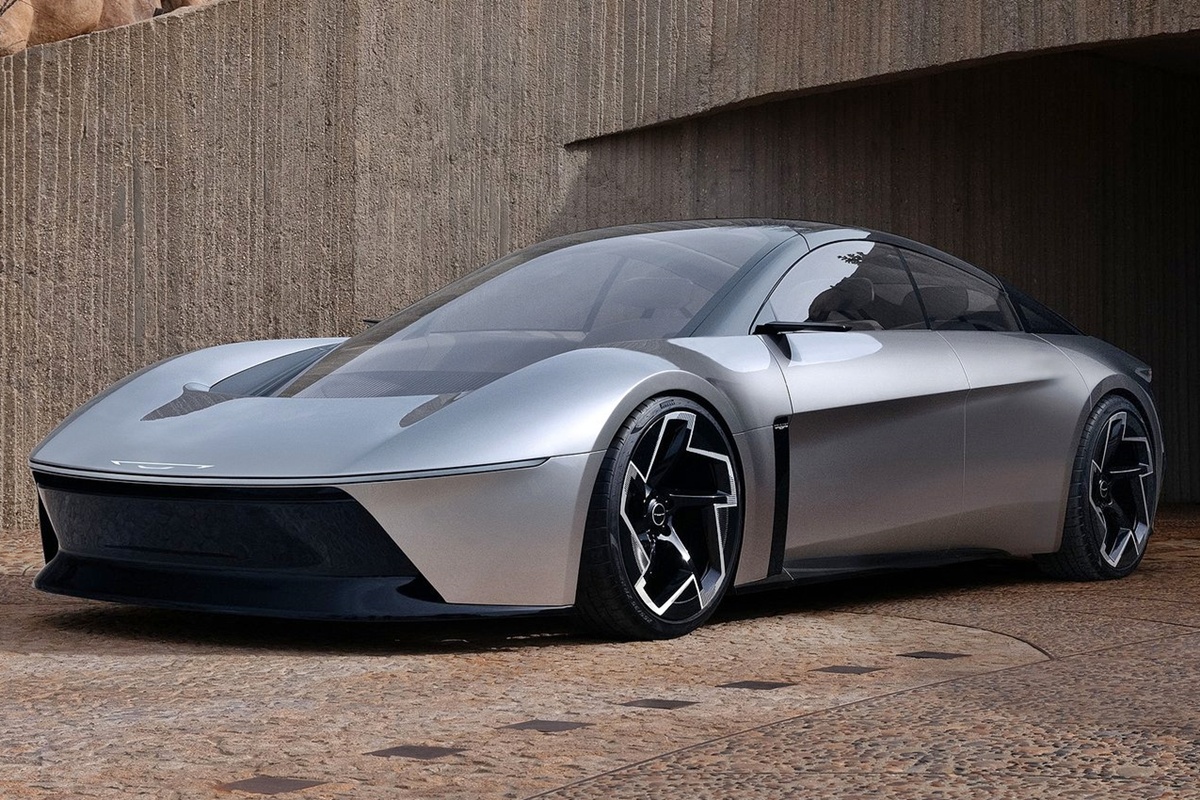 Chrysler’s Back? Pacifica Refresh and New EVs Aim to Revive the Brand