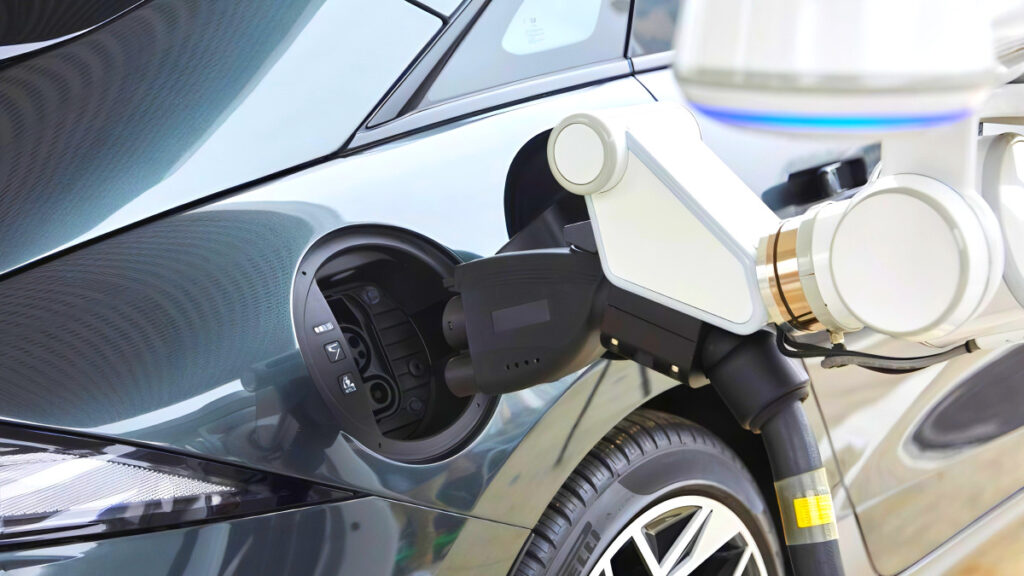 This Robot Finds Your EV Port, Plugs It In, and Charges Without You ...