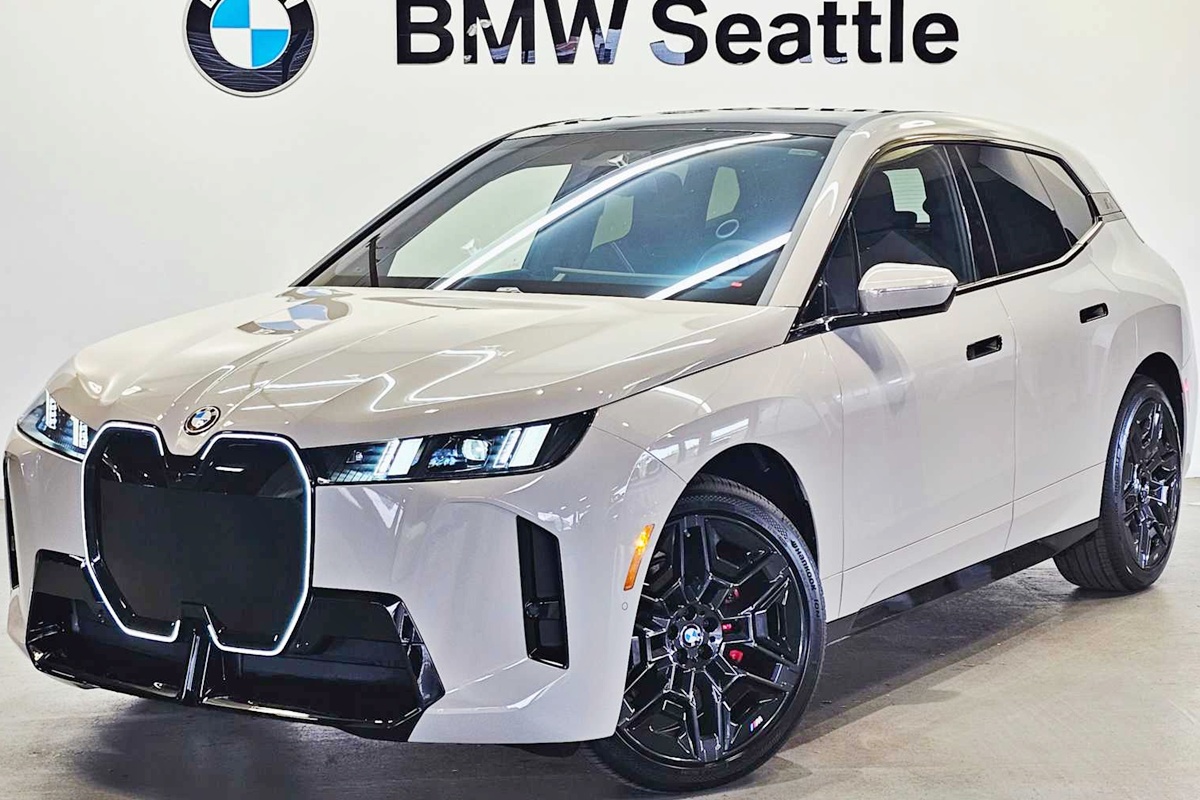 BMW Gave the iX a Makeover—And It Finally Looks Like a BMW