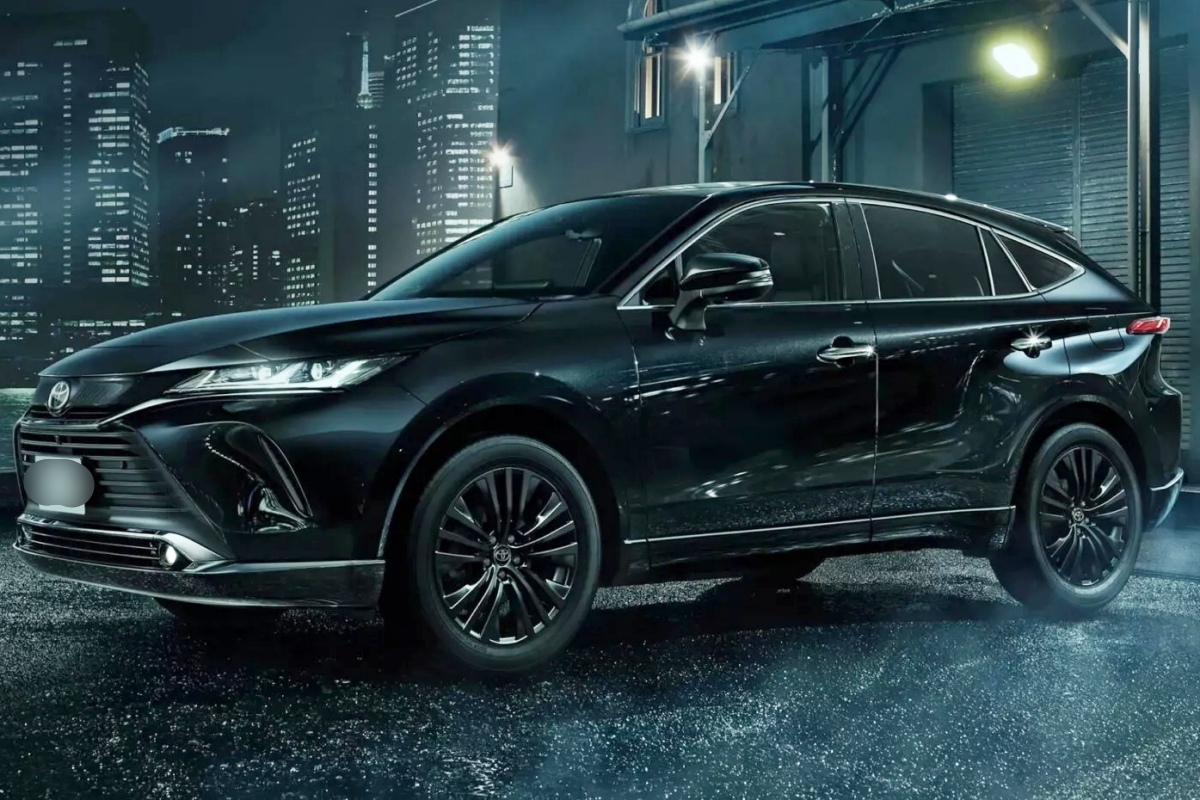Toyota’s Venza Might Be Coming Back—And It’s Looking Sleeker Than Ever