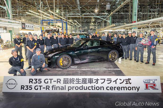 The Final Lap: A Tribute to the Nissan GT-R R35, the Car That Redefined ...