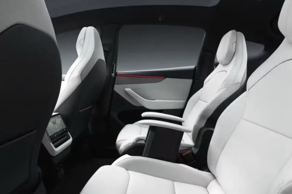 Tesla Model Y L, Third Row Seats are for Average American Adults?