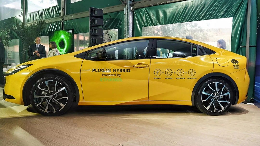 Toyota Reinvents the Hybrid: Triple-Fuel Prius Aims at Carbon Cuts