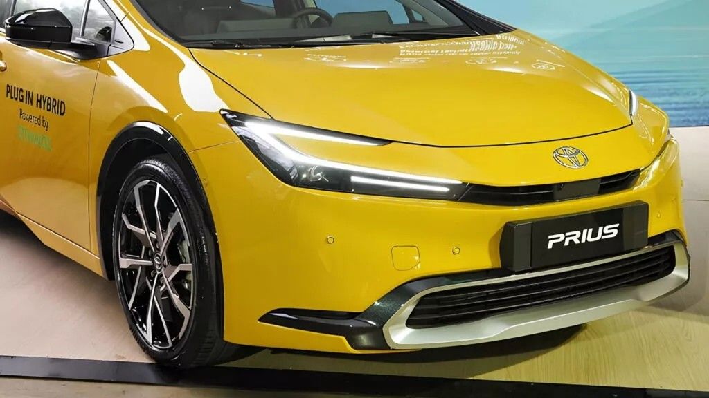 Toyota Reinvents the Hybrid: Triple-Fuel Prius Aims at Carbon Cuts