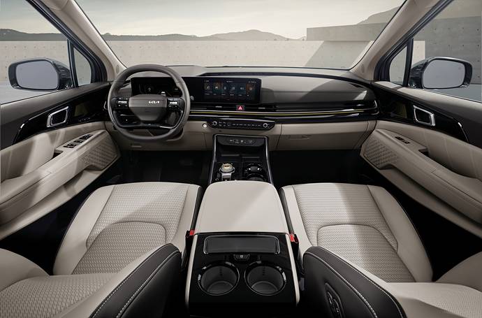 Luxury Van Life: Kia’s $70K Carnival Hi-Limousine Is Basically a ...