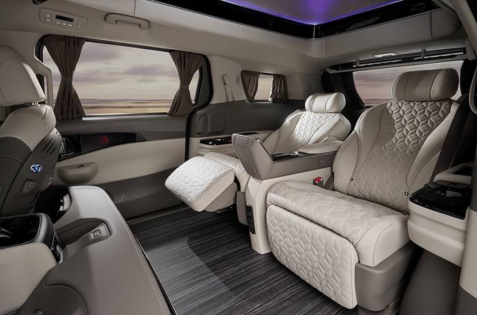 Luxury Van Life: Kia’s $70K Carnival Hi-Limousine Is Basically a ...