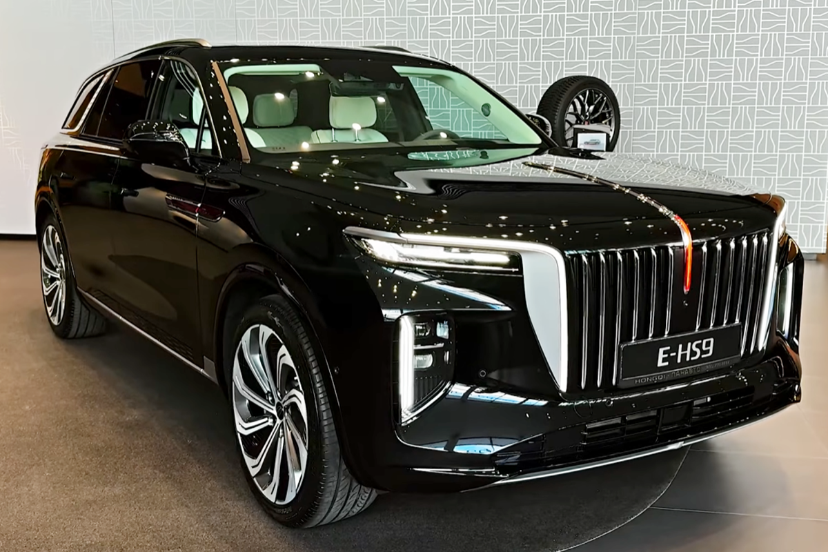 “Xi Jinping’s Car” Hongqi Teams Up With Huawei to Take On Mercedes?