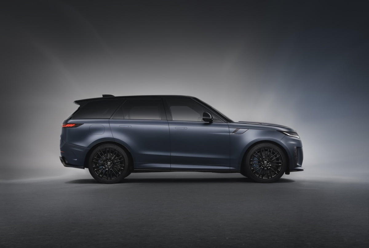 Range Rover’s New SV Edition Is a $200K Supercar Wearing an SUV Suit ...