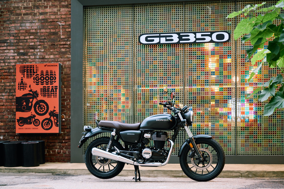 Honda Just Dropped a Retro-Style 350cc Bike That Screams Old-School ...