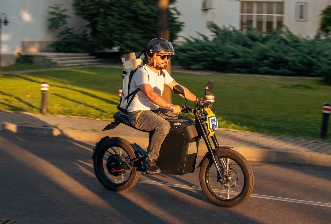 TinyCase: The Foldable Electric Motorcycle Redefining Urban Mobility