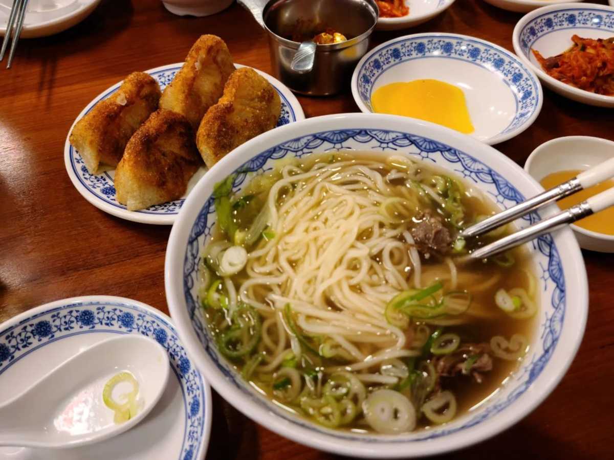 바쁜 하루 속 든든한 한 끼로 힘을 채우는 직장인 맛집 5곳 | 핫식신