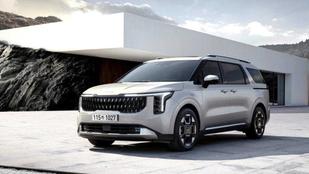 It Practically Runs on Fumes—The Van That’s Beating the Kia Carnival on MPG