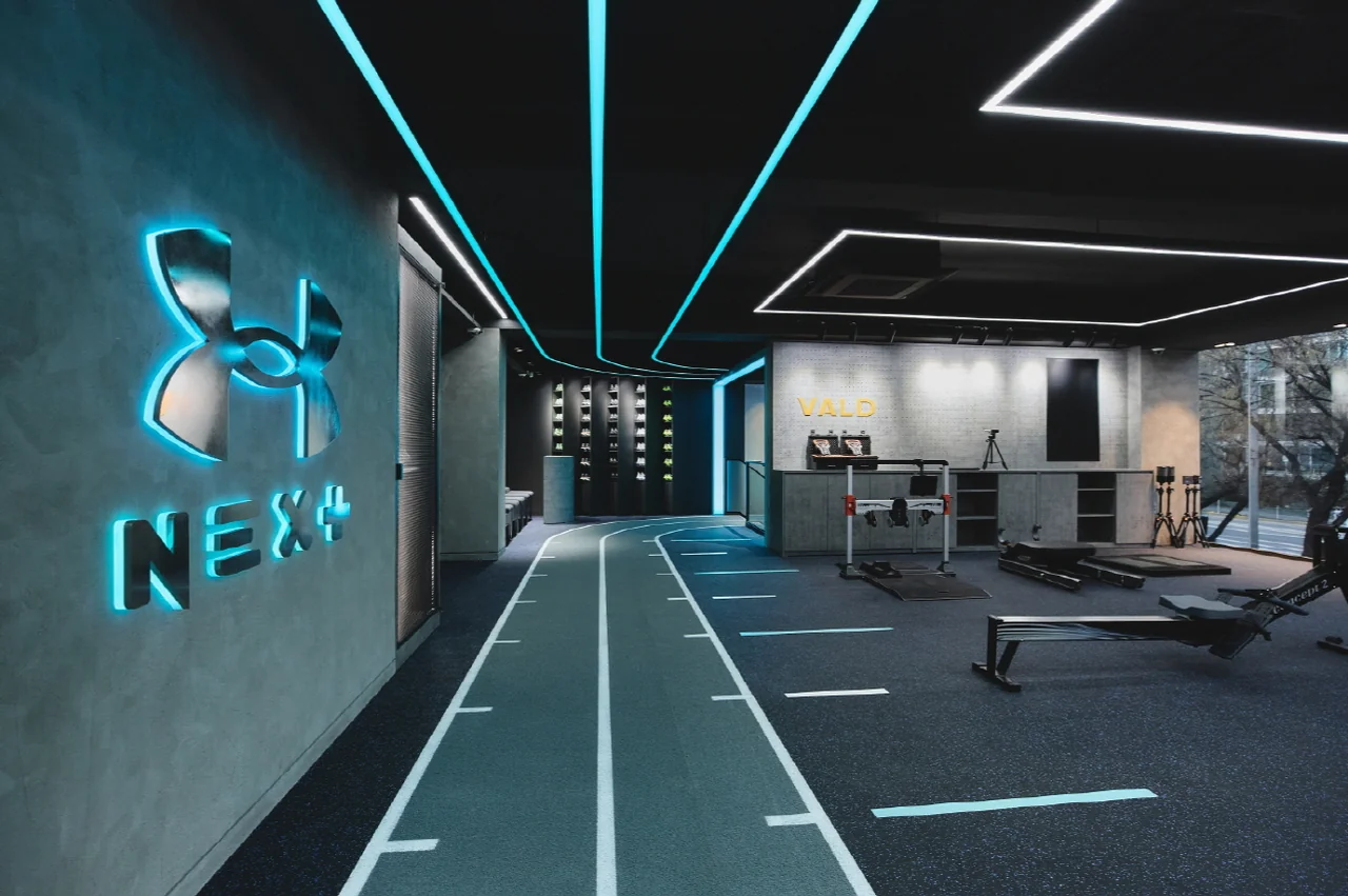 “내 근육의 비대칭까지 읽는다”... 언더아머, 압구정에 ‘UA NEXT 퍼포먼스 랩’ 오픈 | 스타패션