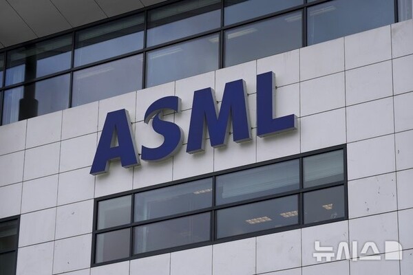 반도체 장비 업체 ASML 시총 5000억 달러 돌파…TSMC 영향 | 모두서치