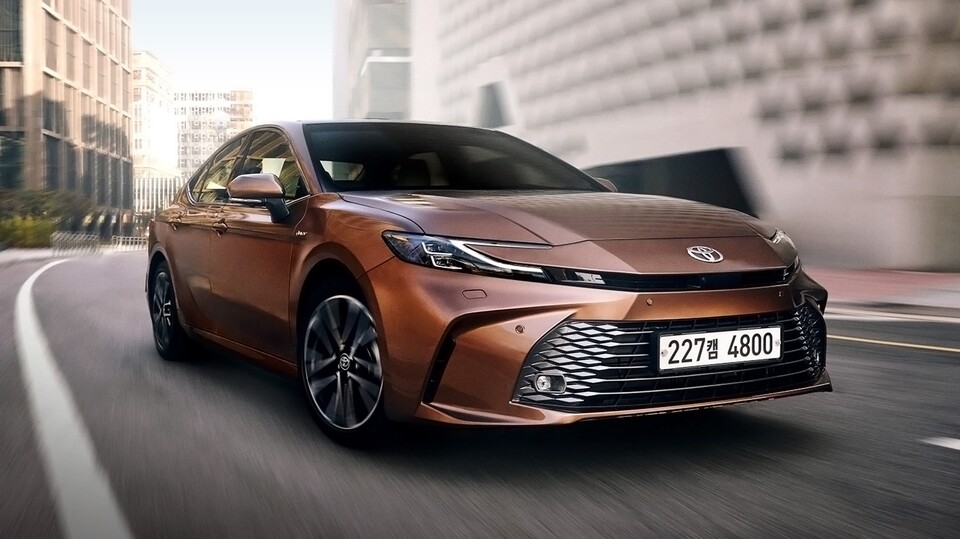 Toyota Just Picked a Winner in the EV Slowdown—and It’s Not Full Electric