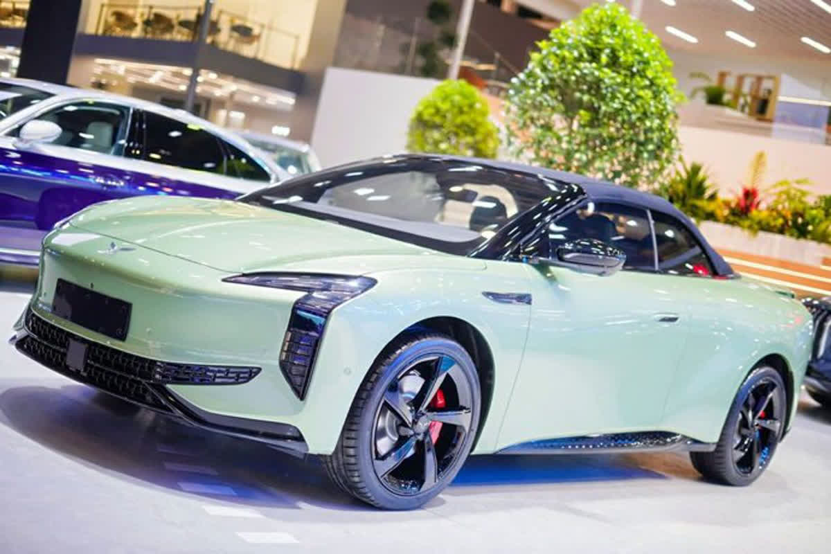 2024 오토차이나 – 중국 FAW 홍치 브랜드 EH7 컨버터블 전기 컨셉트카 | 네이트뷰