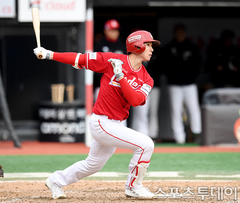 ‘박성한 4안타 2타점’ SSG, 4-2로 KIA에 승리…2연패 탈출 | 스포츠투데이
