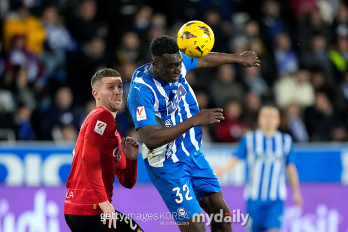 “초상권 수익 50% 가져가겠다”↔‘뻔뻔스러운 조항’ 거부한 20살 FW…“존중받지 못했다…첼시에서 뛰는 일 없을 것”강경→EPL초보감독 ‘한숨’ | 마이데일리