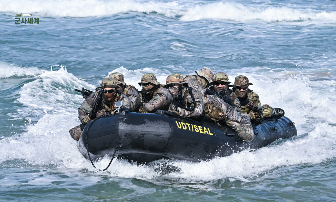 해군 특전요원(UDT/SEAL) 혹한기 훈련… 해안침투, 고속고무보트 항해 훈련 등 / 해군 제공 | BEMIL 군사세계