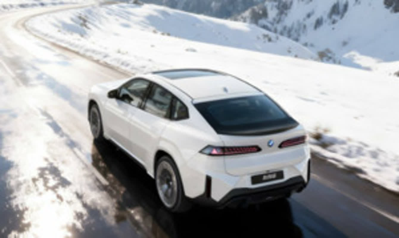 "테슬라 모델 Y 잡는다" BMW, 차세대 전기 쿠페 SUV ‘iX4’ 포착 | 유카포스트