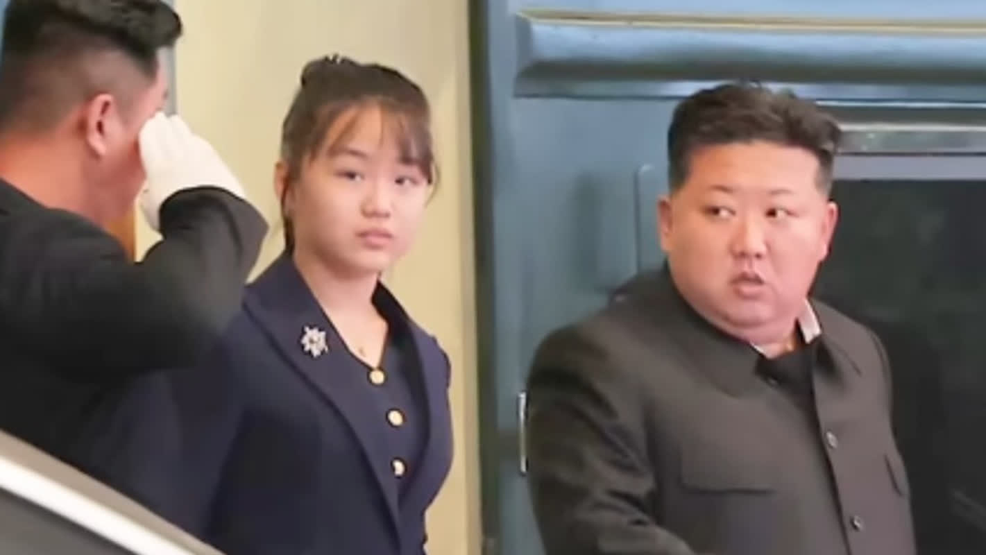 미성년자인 김정은 딸이 시진핑 앞에서 술을…딸의 실수로 김정은 대위기 | 인포루프